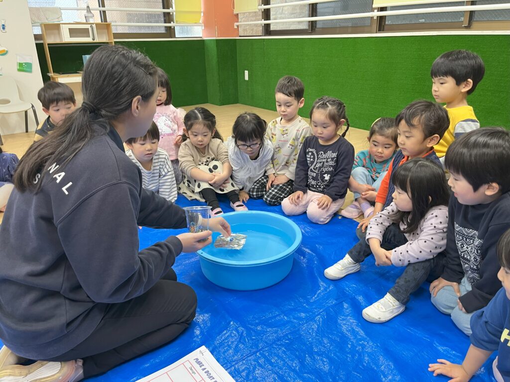 making boat – Daily life @ NOBORDERS